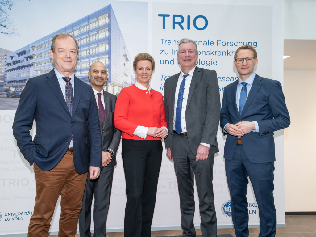 Ministerin Ina Brandes eröffnet Forschungsgebäude TRIO | Innere Medizin ...