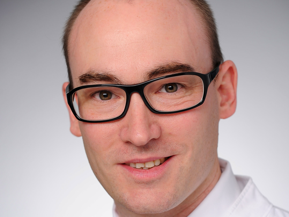 Dr. Christoph Menzel in der Sektion "Schock" der DIVI | Anästhesie ...