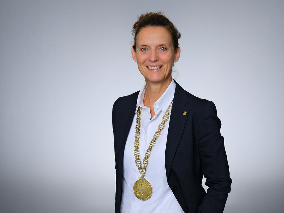 Prof. Bruns zur Präsidentin ernannt | Viszeral-/Thoraxchirurgie ...